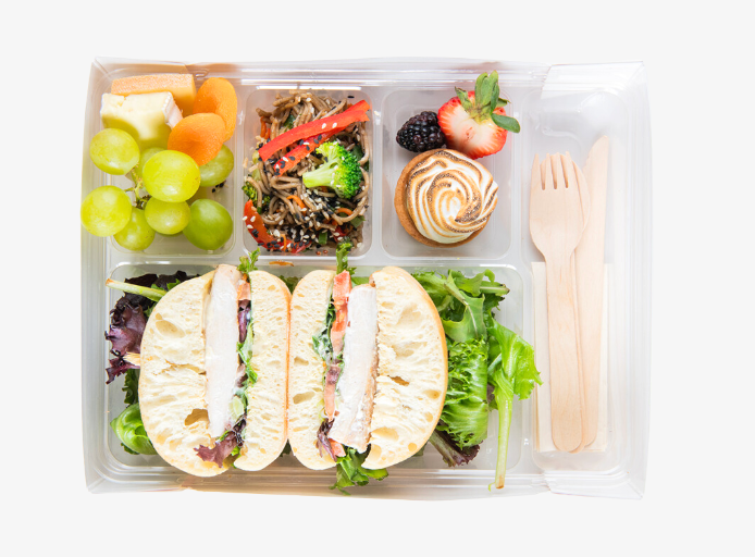 Grilled chicken sandwich box | Prêt à Table